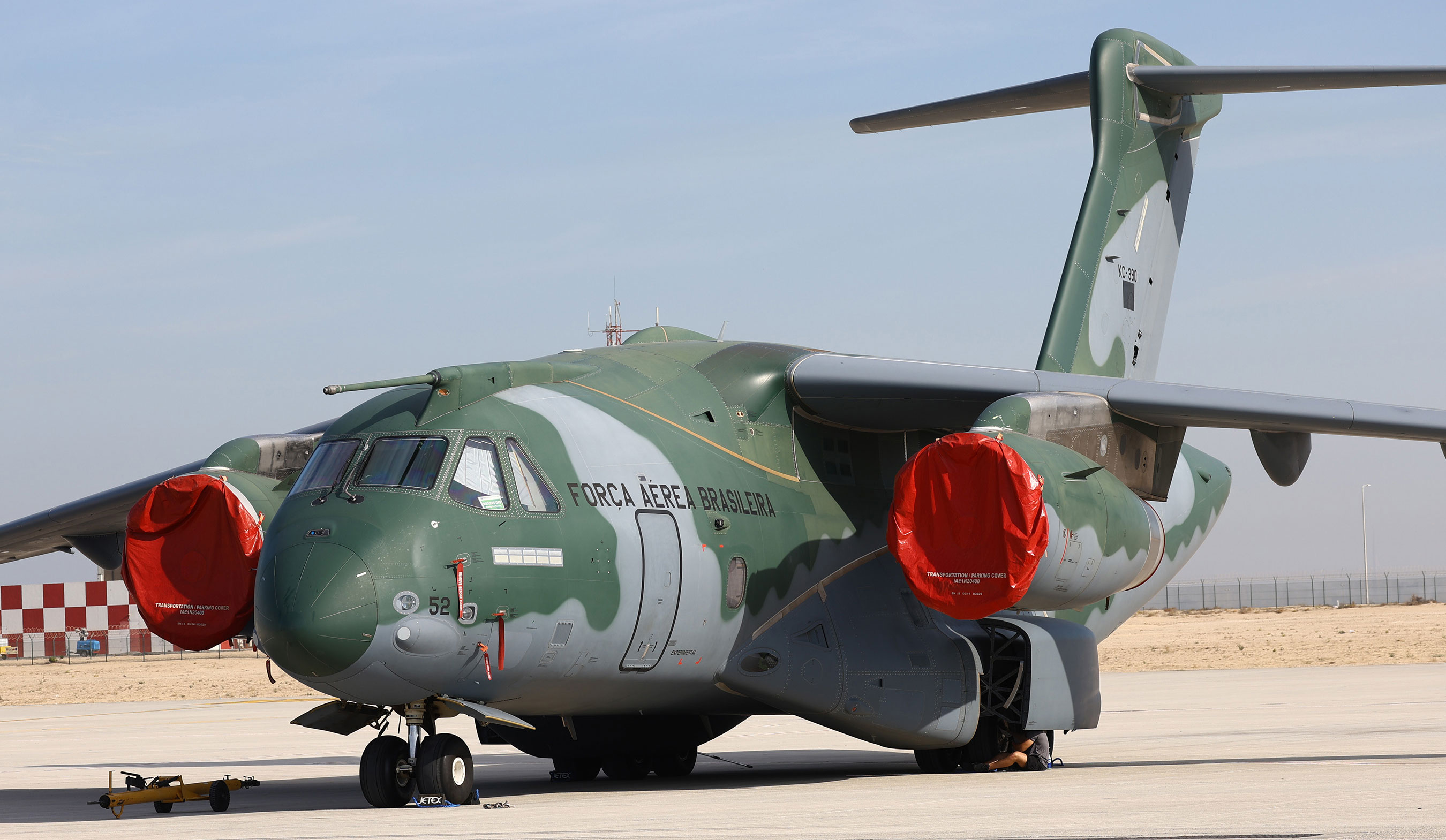 Embraer's C-390 Millennium Tanker/transport Racks Up 10,000 Hours ...