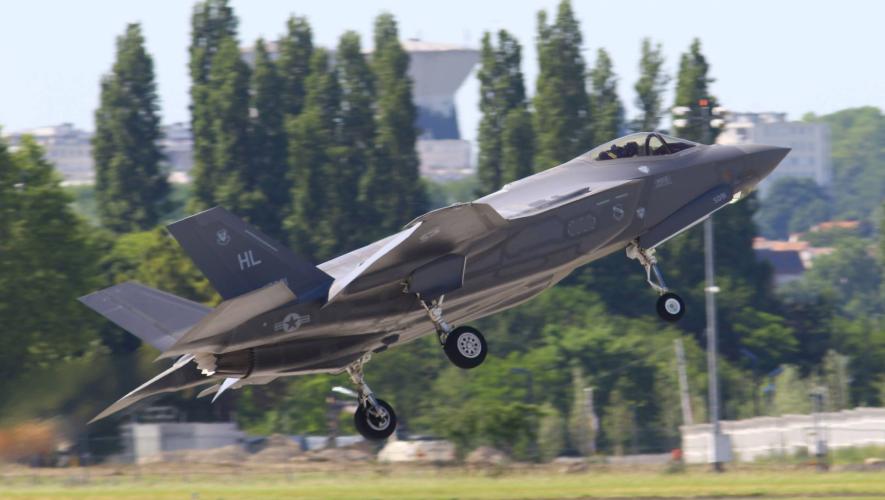 Fast as Lightning | Aviation International News