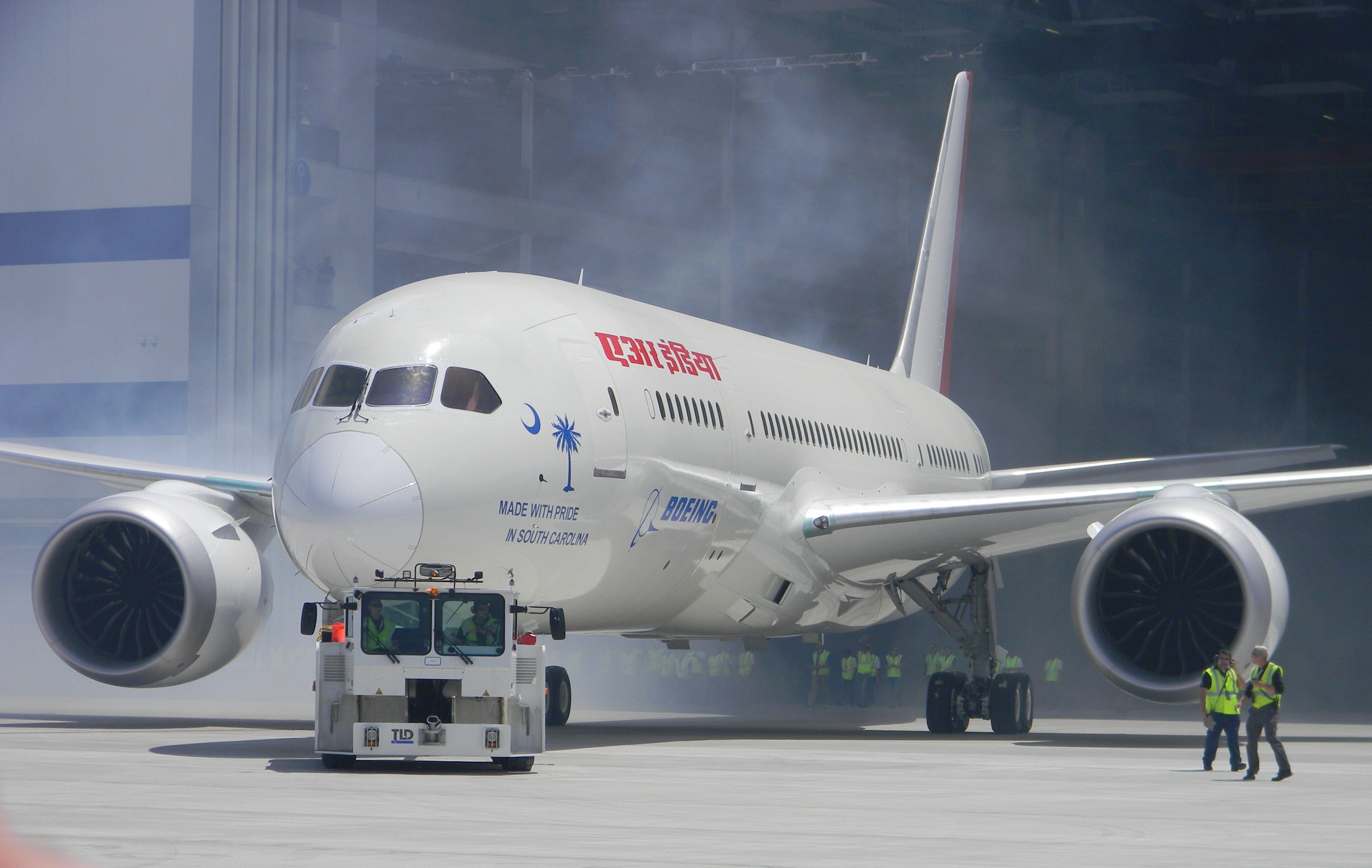 Boeing Rolls Out First 787 Built in South Carolina | Aviation ...