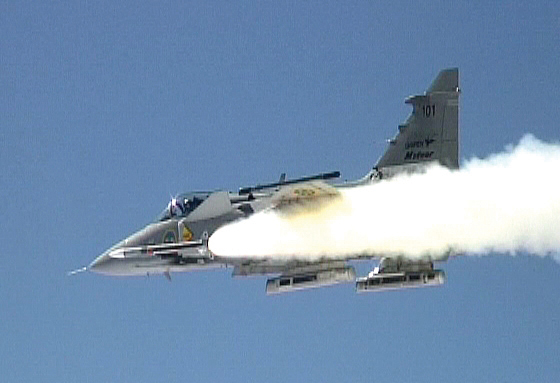 Saab Masters Low-Cost Weapons Integration | Aviation International News