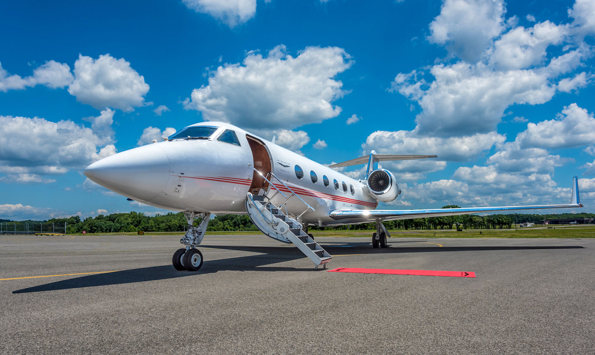 JetSmarter Introduces Branded Aircraft | Aviation International News