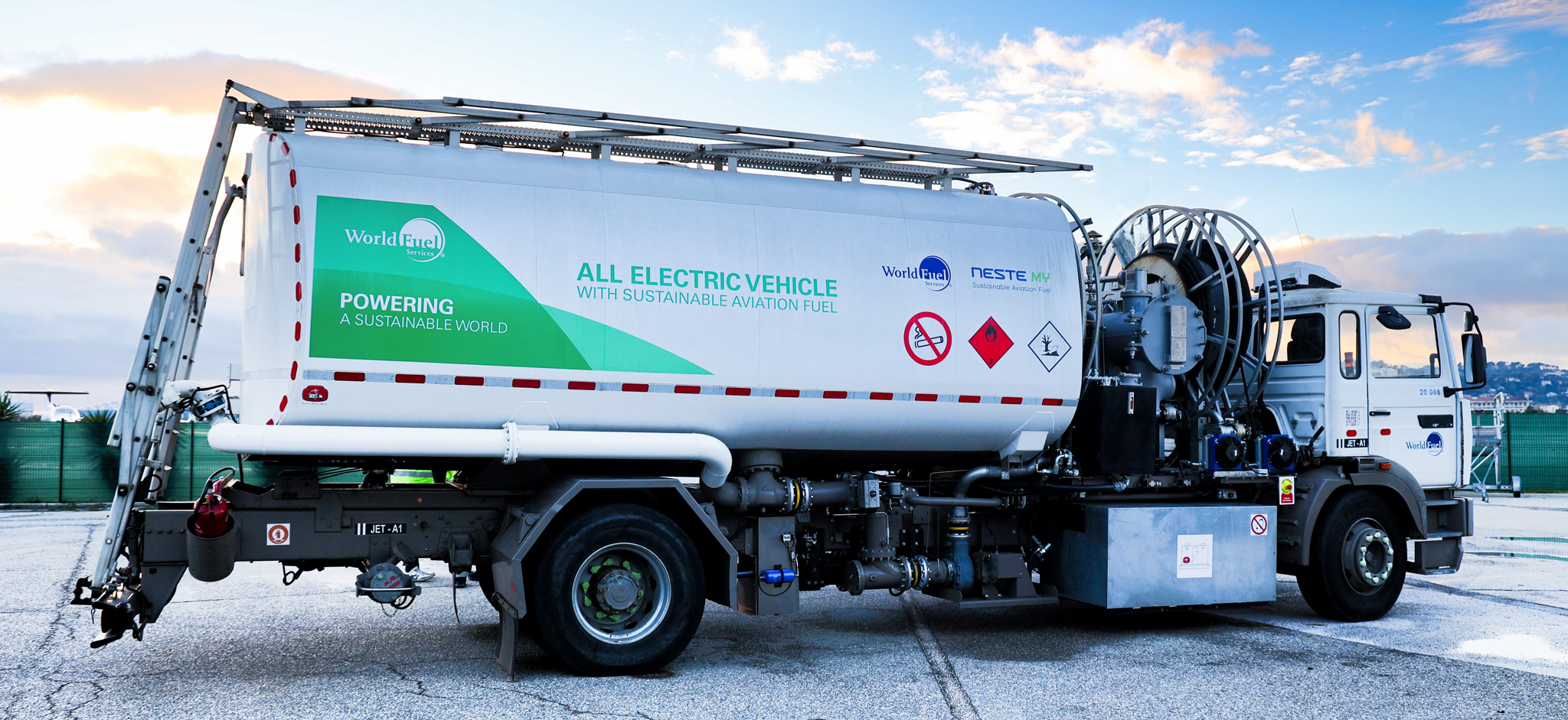 World Fuel Rolls out Sustainable Aviation Fuel and Electric Refueler at ...